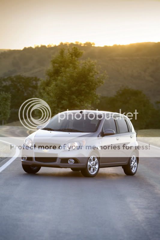 الافيو الهاتشباك 2009 اتفرج واتمتع ( صور كاملة )